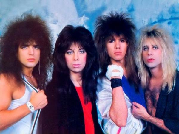 Show Offs: Why Is That Man Standing With His Legs Apart Whilst ...